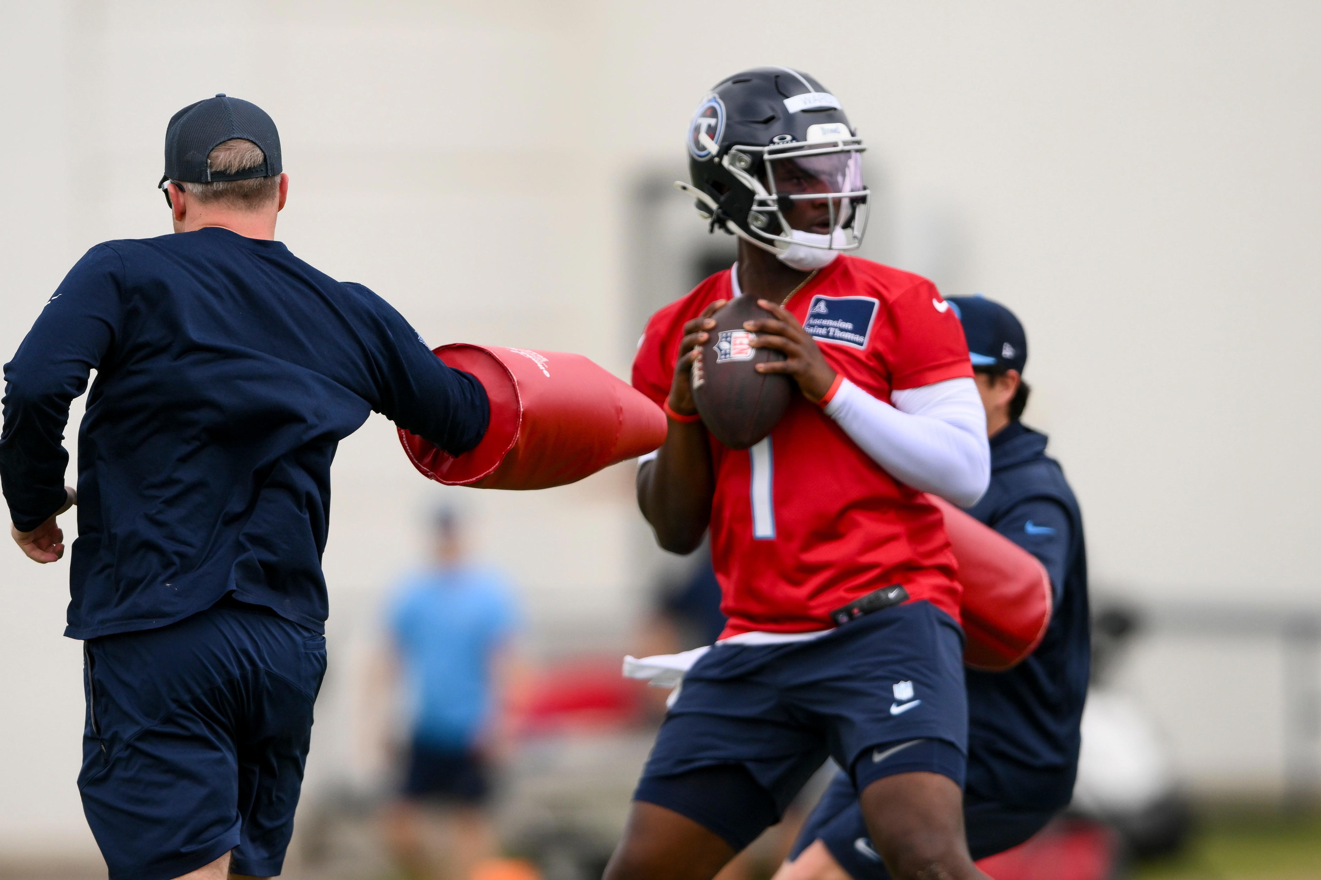 Titans' Cam Ward trash-talks while receiving play calls from Brian ...