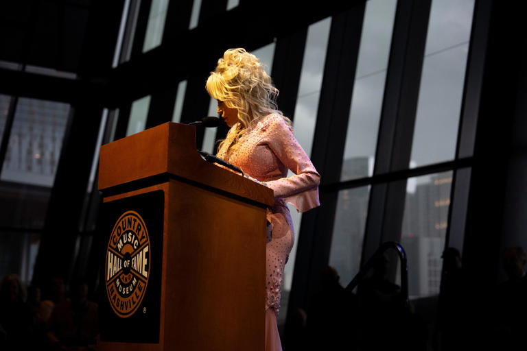 Dolly Parton kicks off Nashville premiere of new Country Music Hall of ...