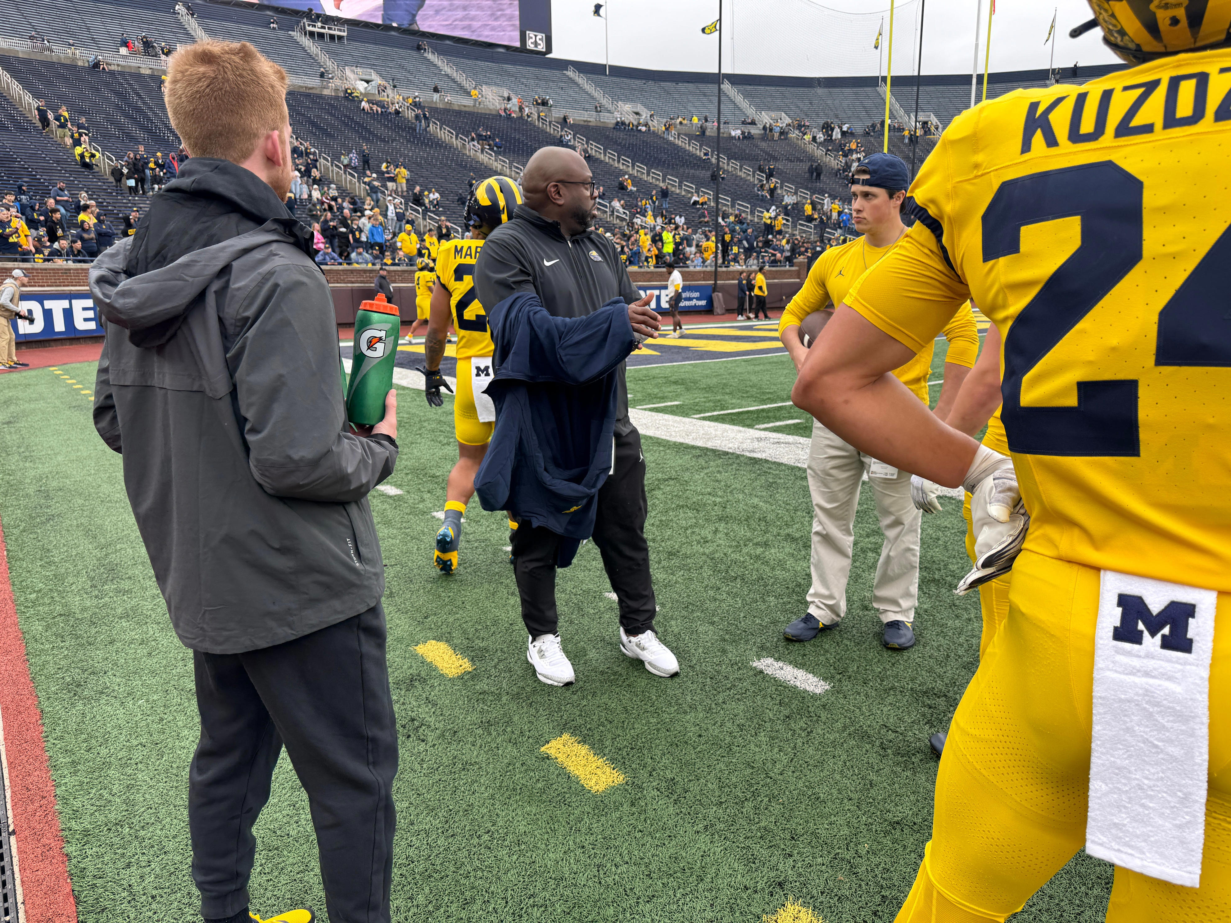 Michigan football offers 4-star RB Carsyn Baker, visits Savion Hiter ...