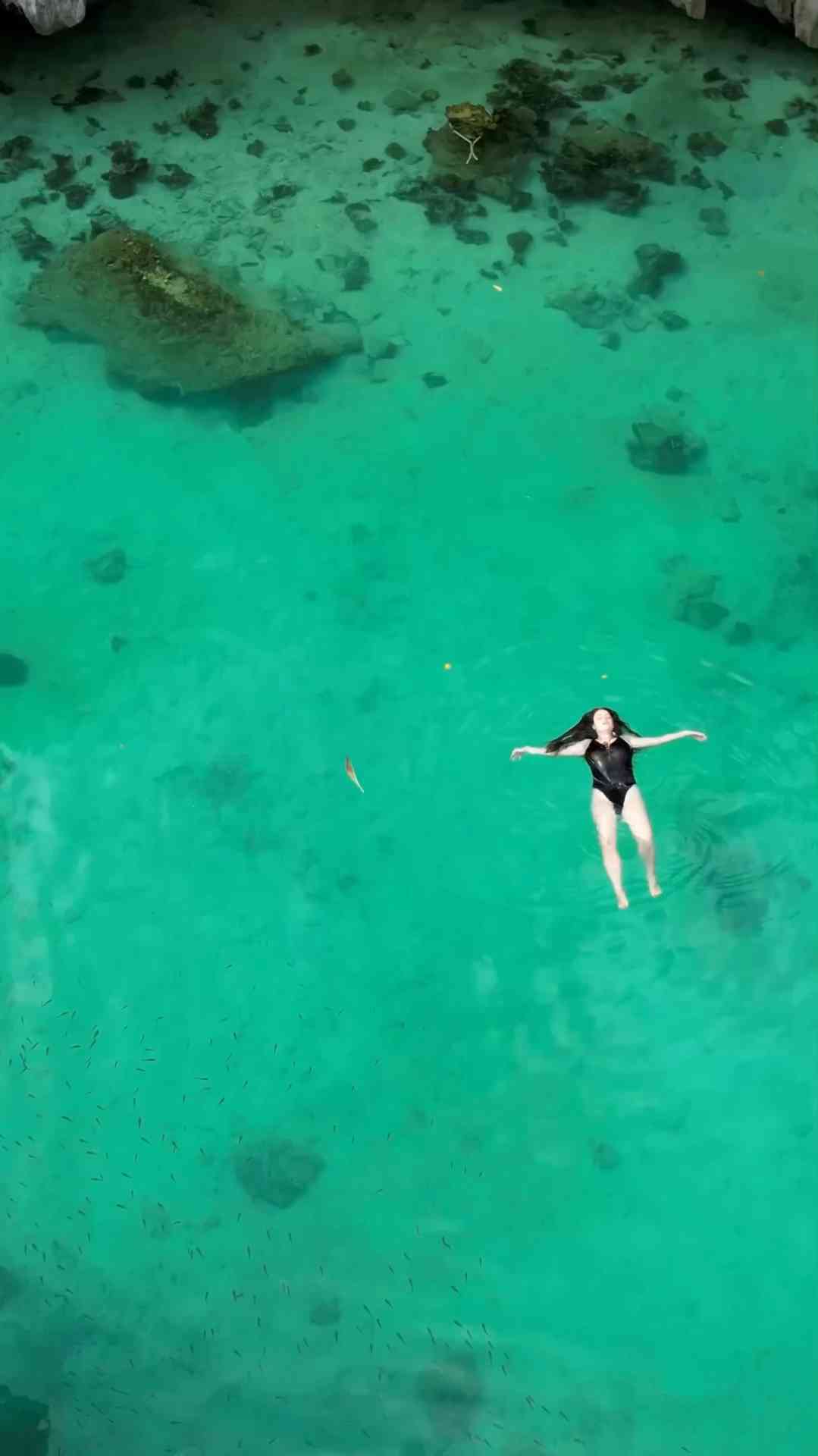 Floating Houseboats and Turquoise Lagoons in Coron Island Paradise