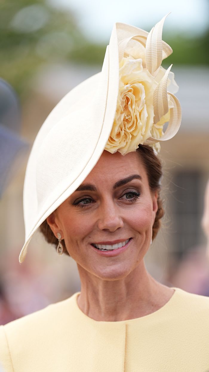 Princess Kate looks radiant in yellow as she dazzles at Buckingham ...