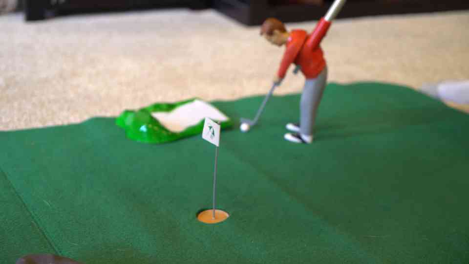 EPIC MINI GOLFER ON A STICK GOLF MATCH!