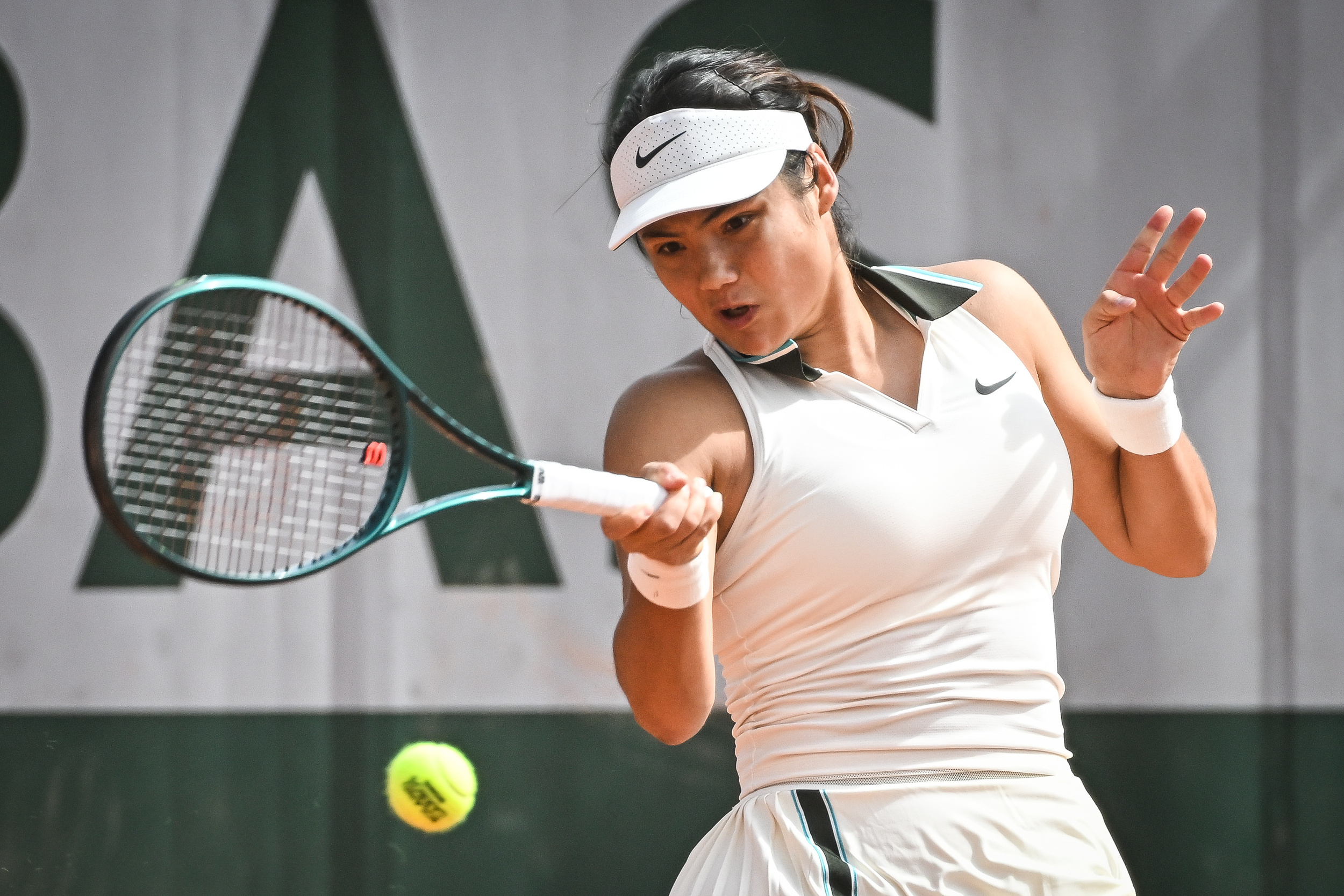 'That’s not easy to do': Tim Henman highlights what Emma Raducanu must ...