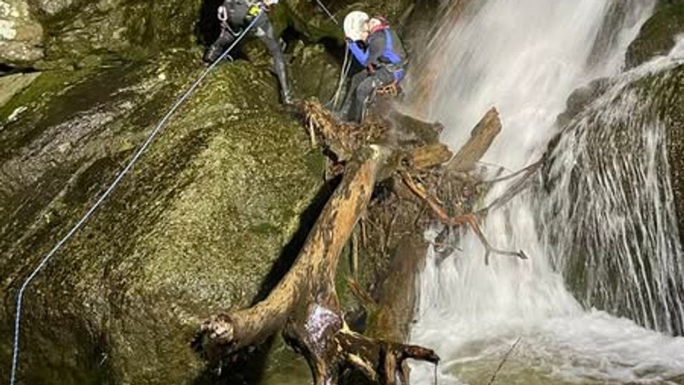 Hikers' tragic fall from rocks prompts heroic rescue by first ...