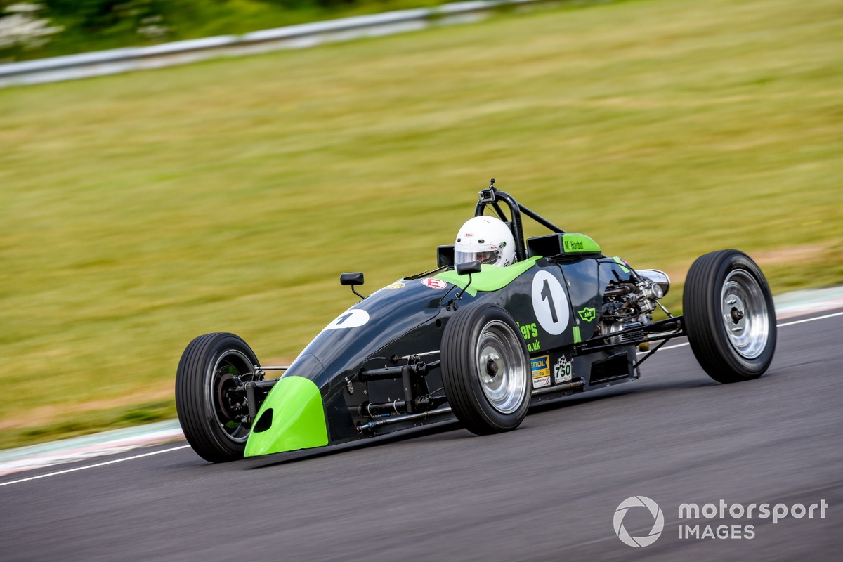 Harbot denies Hughes on Formula Vee's Combe return