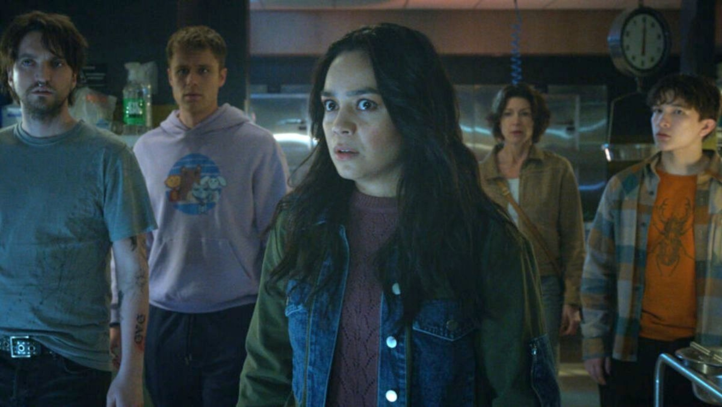 A Movie Theater Ceiling Collapses on Fans During FINAL DESTINATION ...