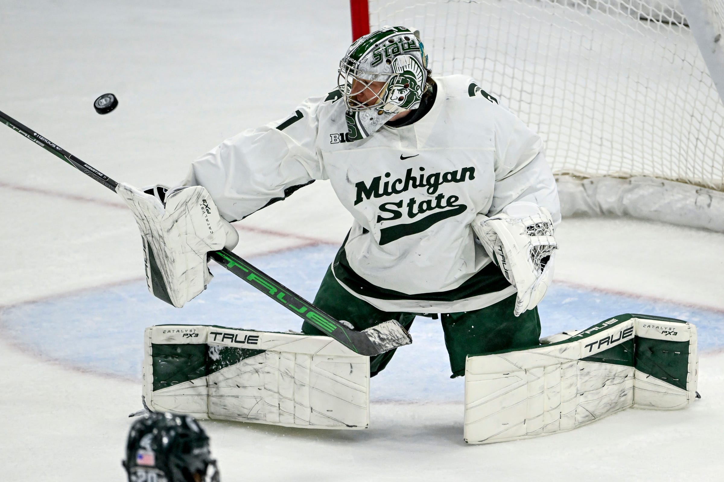 Michigan State hockey claims top spot in early power rankings for 2025 ...