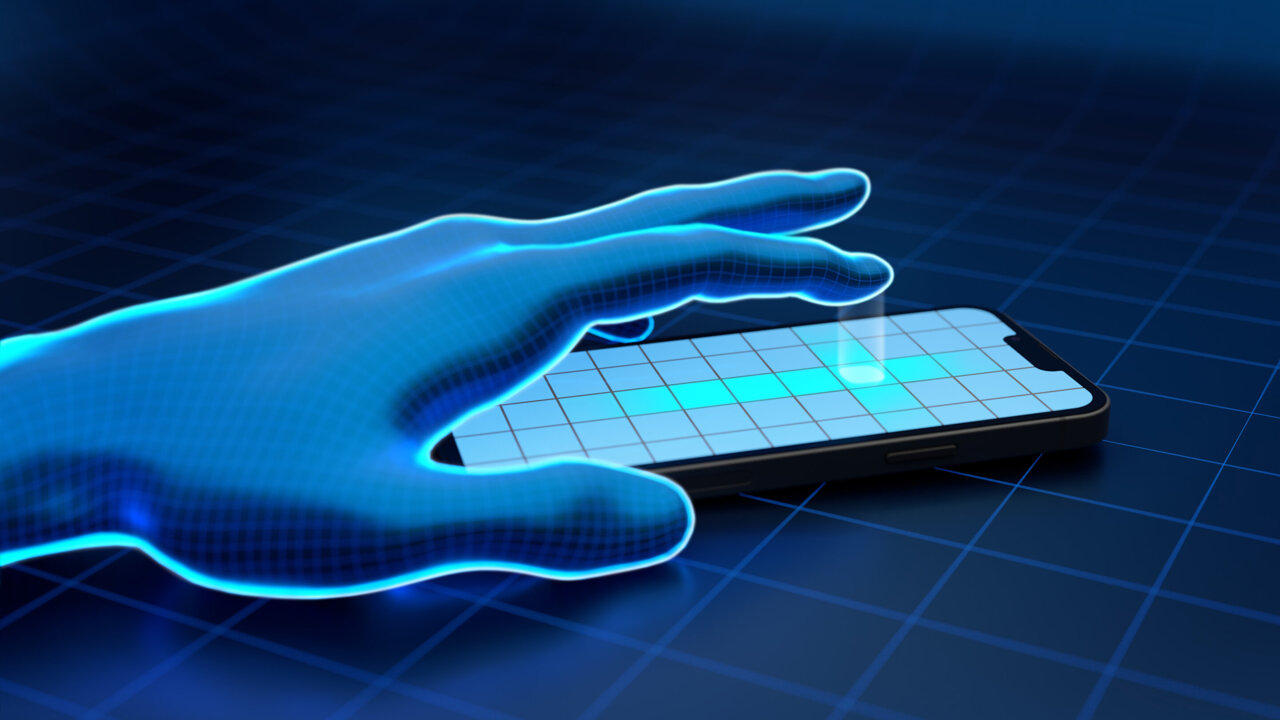 Dehydration warning at your fingertips: Touchscreen tech tracks body water levels