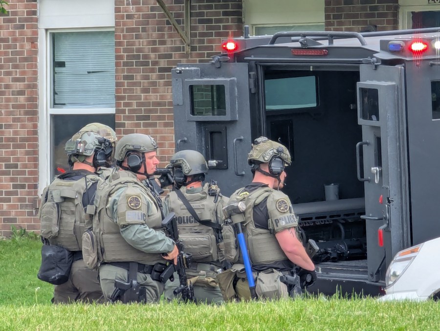 Mass fight breaks out during standoff at Fort Wayne apartment complex