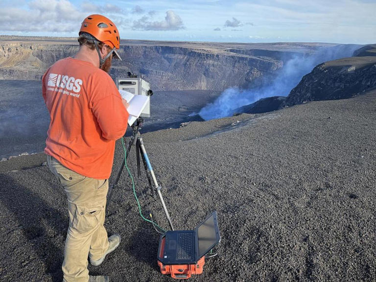 Hawaiian volcano shoots lava to height of Empire State Building
