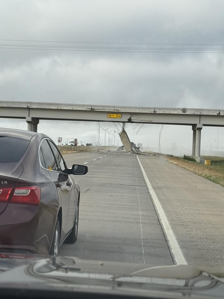 Southbound I-27 near Tulia closed after semi with crane hits overpass