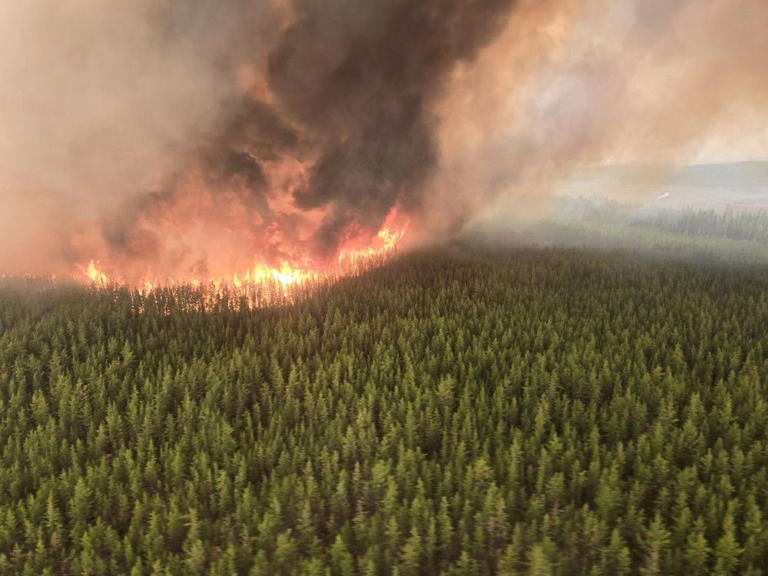 Saskatchewan wildfire situation worsens as mandatory evacuation ordered for Pelican Narrows