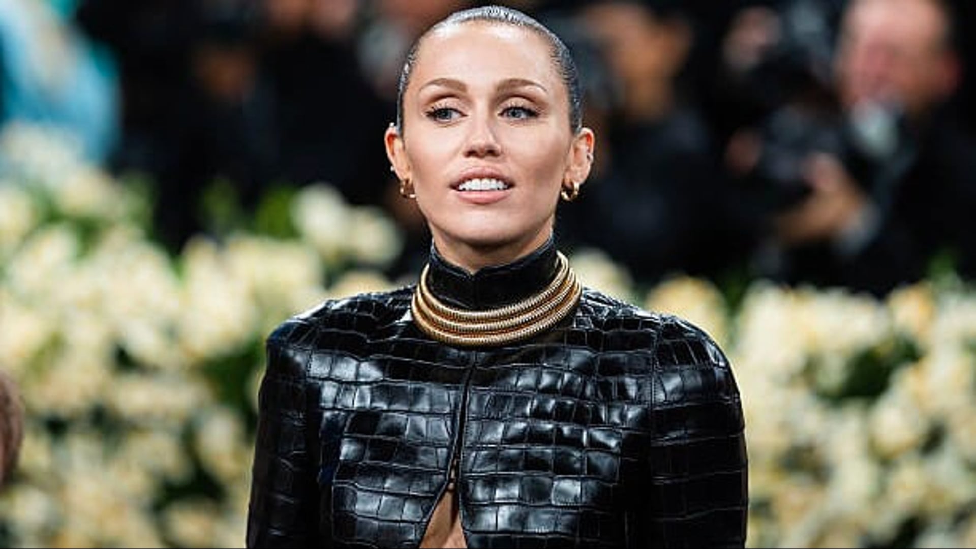 Miley Cyrus Rivela Che La Sua Voce Graffiante È Causata Da Una Patologia
