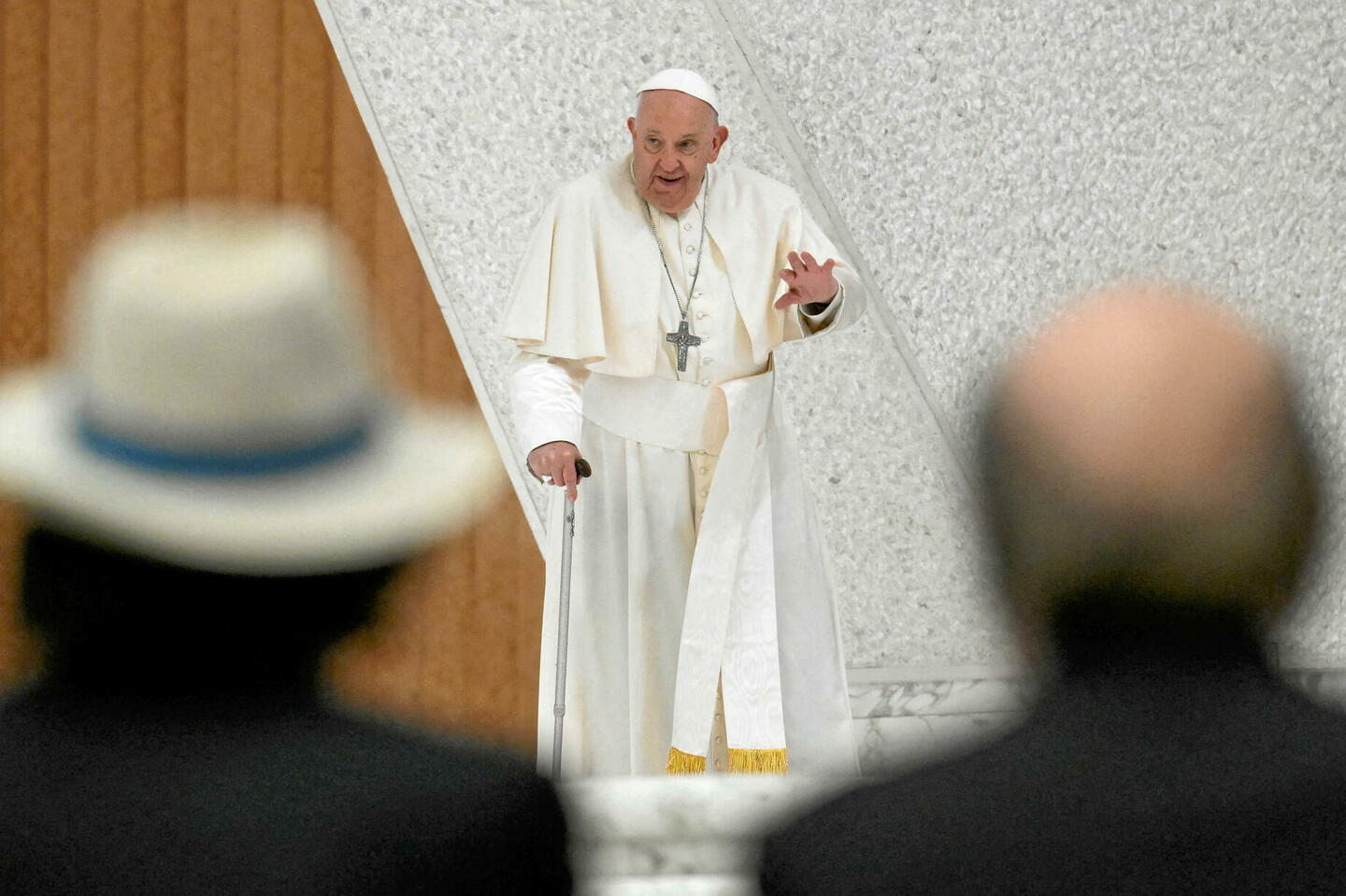 Autoritaire, orgueilleux, dénigrant… Les langues se délient sur le pape ...