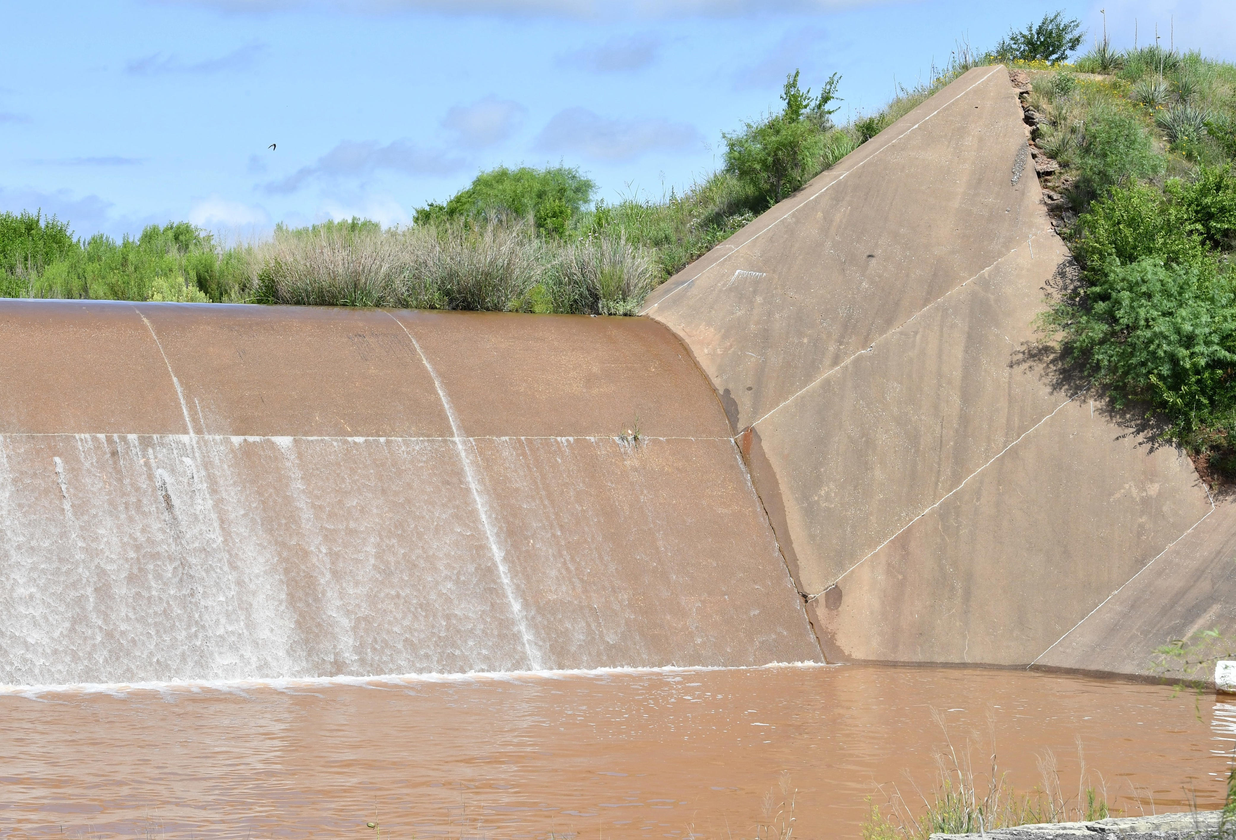 Lake Kickapoo reaches capacity as reservoirs continue to rise