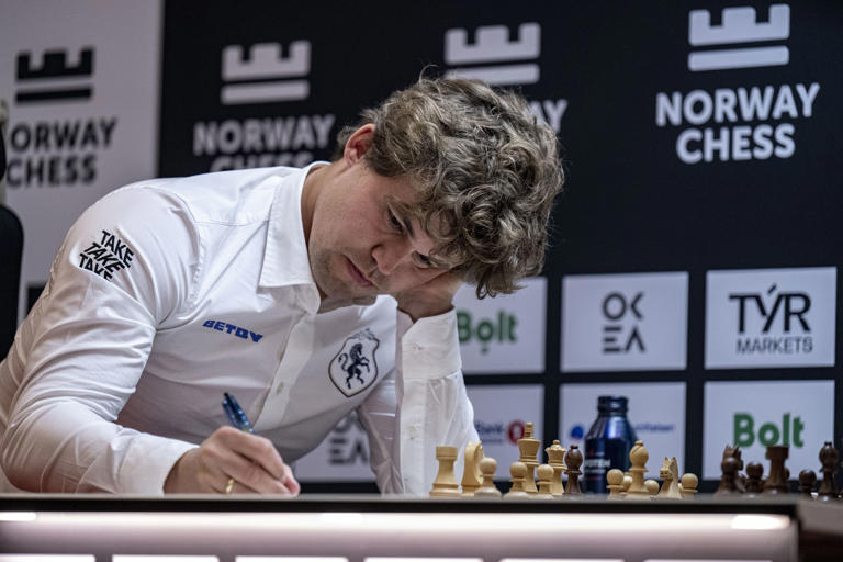 Magnus Carlsen slo Caruana og leder Norway Chess: – Skulle bare mangle