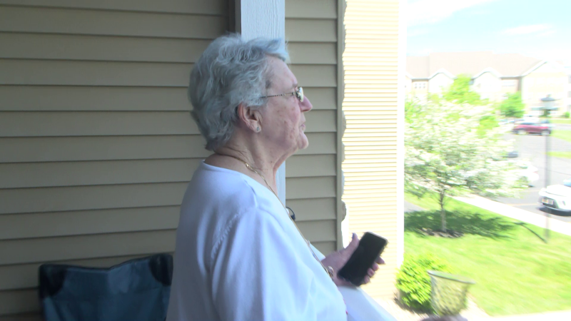 Woman sings ‘God Bless America’ every day at noon for 5 years