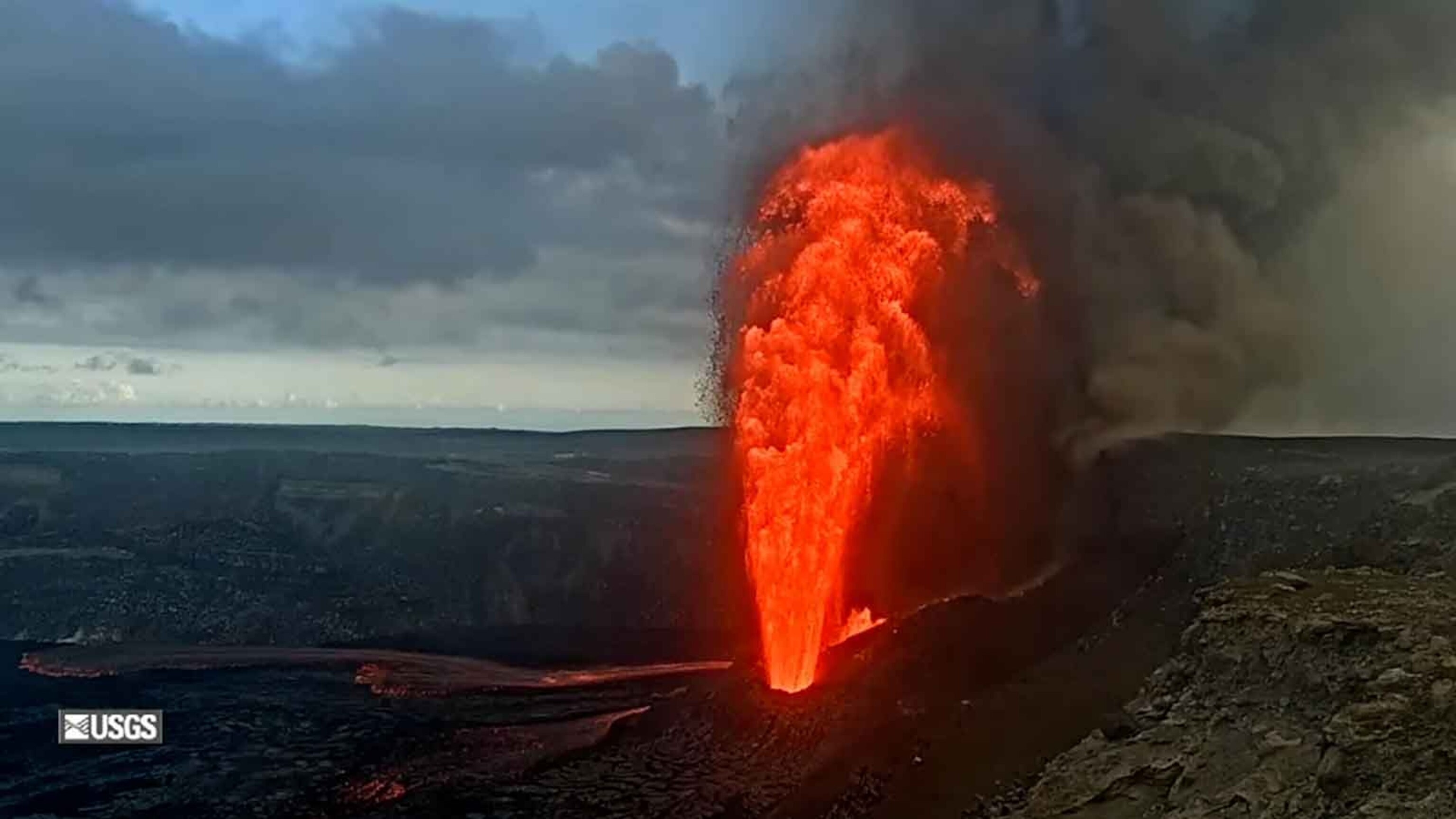 Kilauea volcano lights up Hawaii sky with spectacular lava display