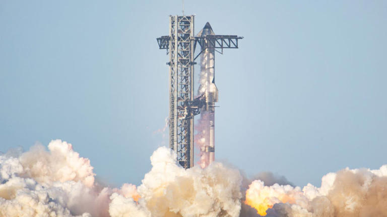 SpaceX Starship successfully launches before losing contact mid-reentry