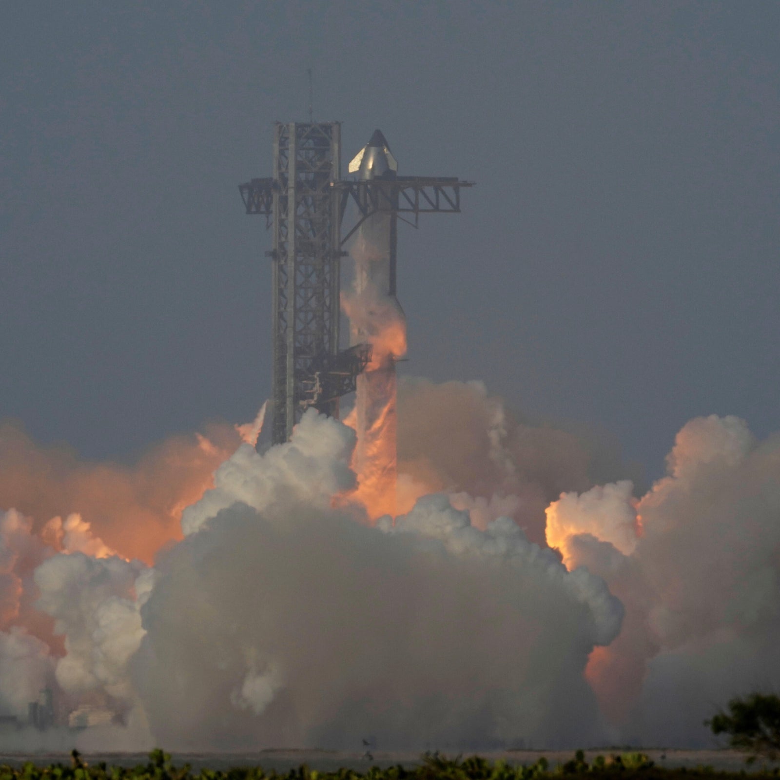 In latest test flight, SpaceX loses contact with its Starship