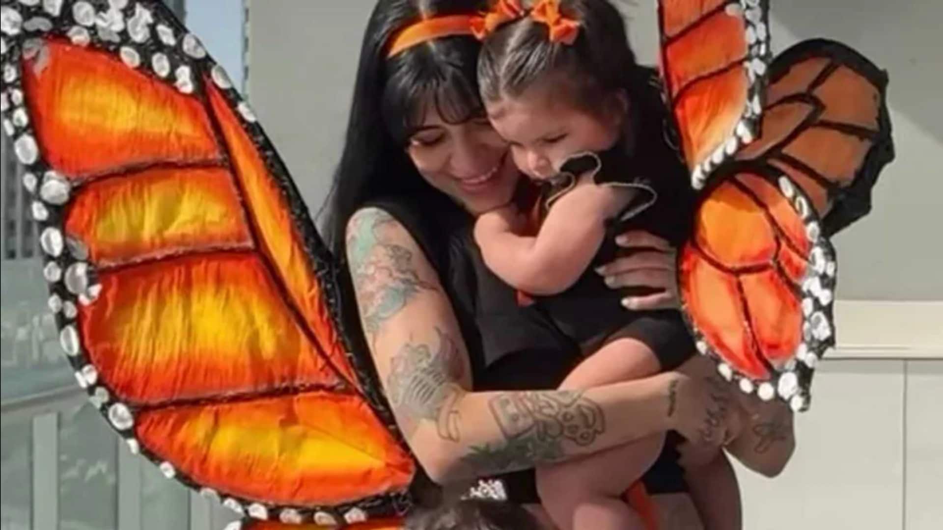 Cazzu travels to Mexico with her baby Inti and reacts to questions ...