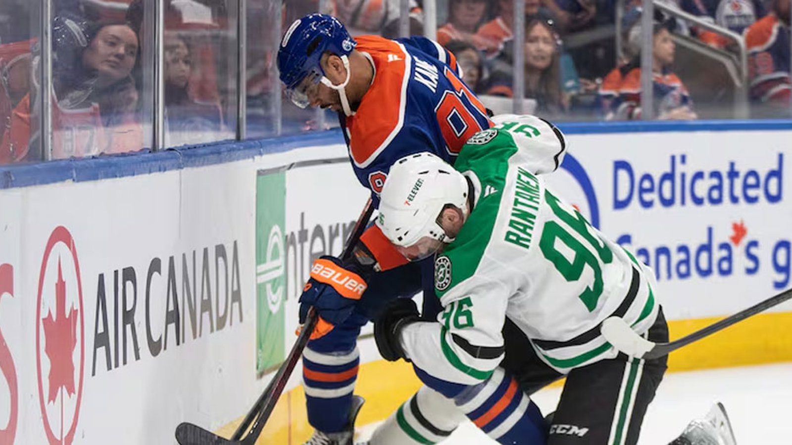 Evander Kane leaves Game 4 with potential neck injury