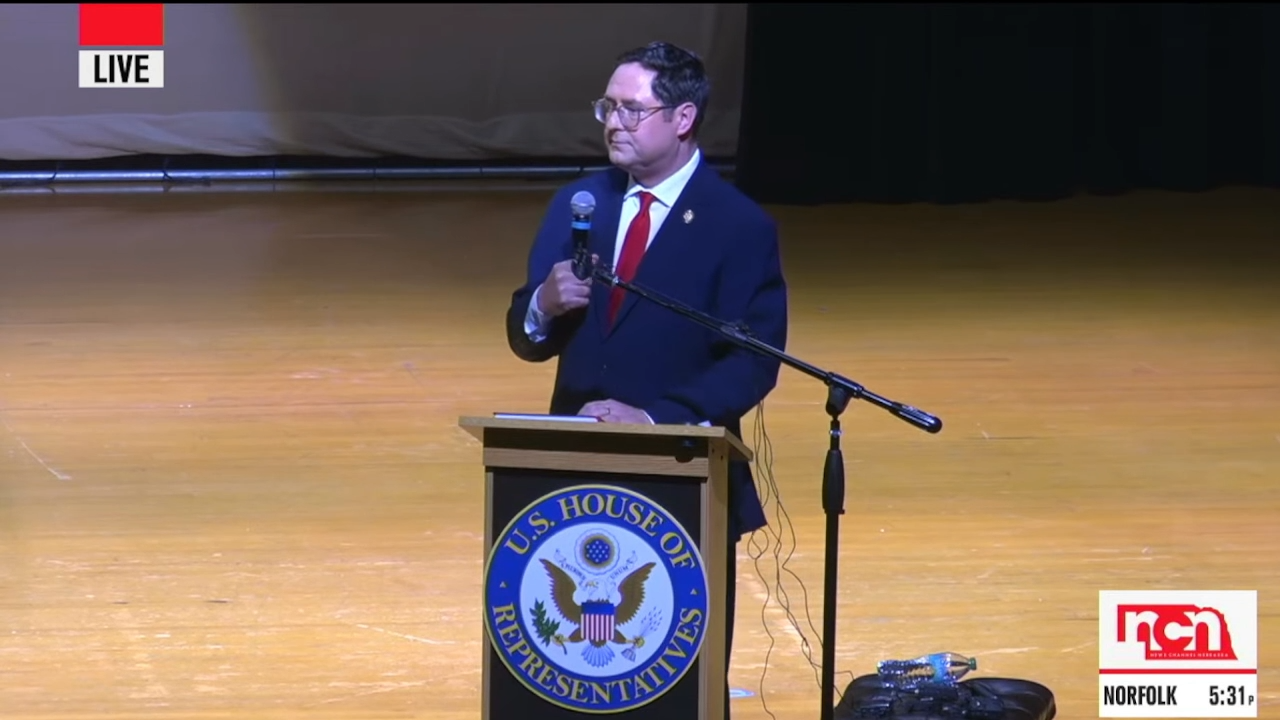 'A Question For The Audience': GOP Rep. Mike Flood's 'Gotcha' Attempt ...