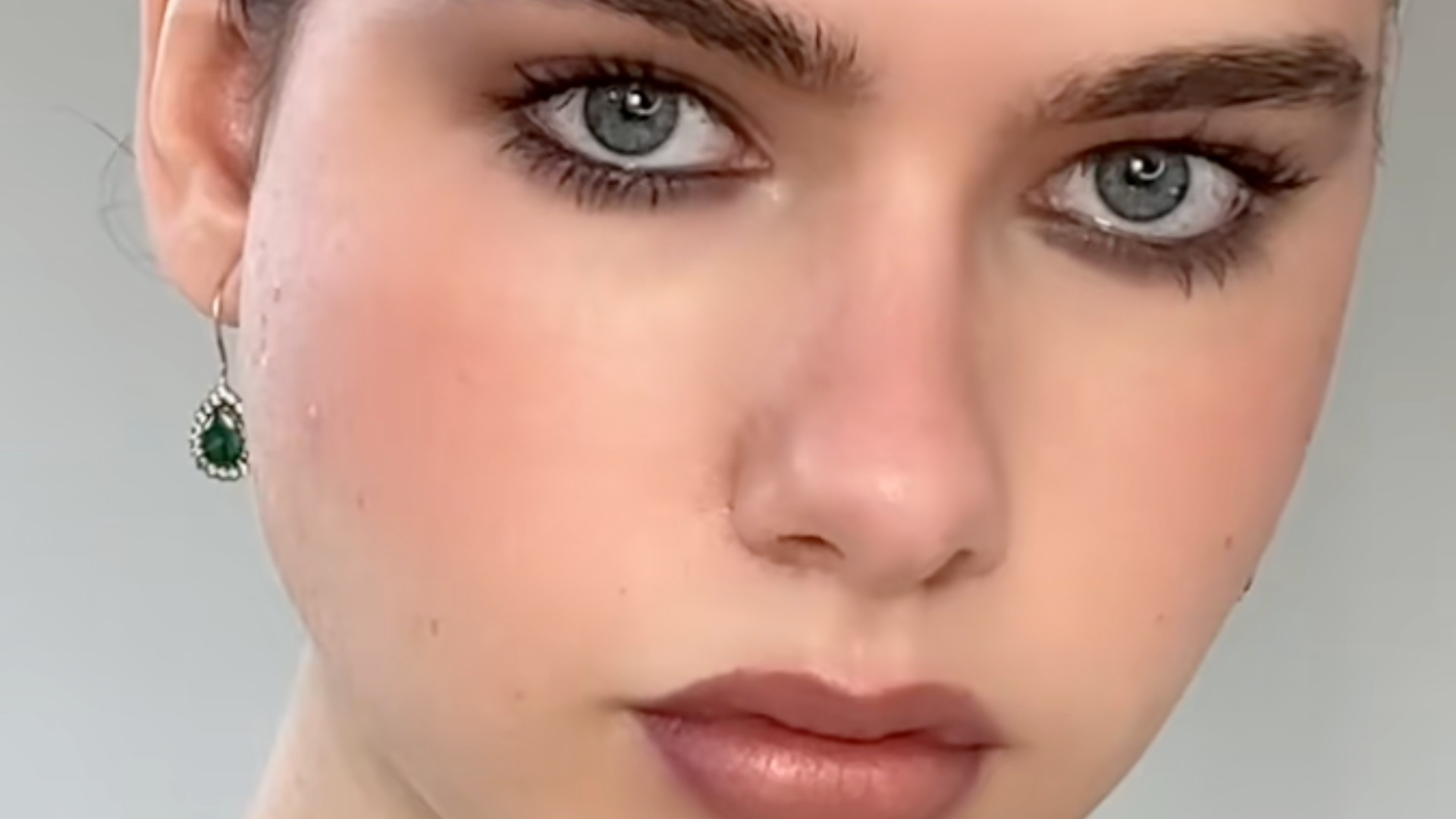 No more smooth perfection: the Messy Girl aesthetic is exploding on ...