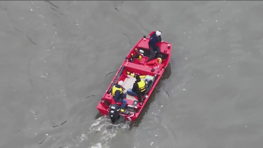 No sign of missing Eddyville man after boat hits concrete in Des Moines ...