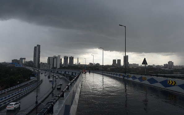Kolkata Weather LATEST update: Low-pressure forms over Bay of Bengal ...