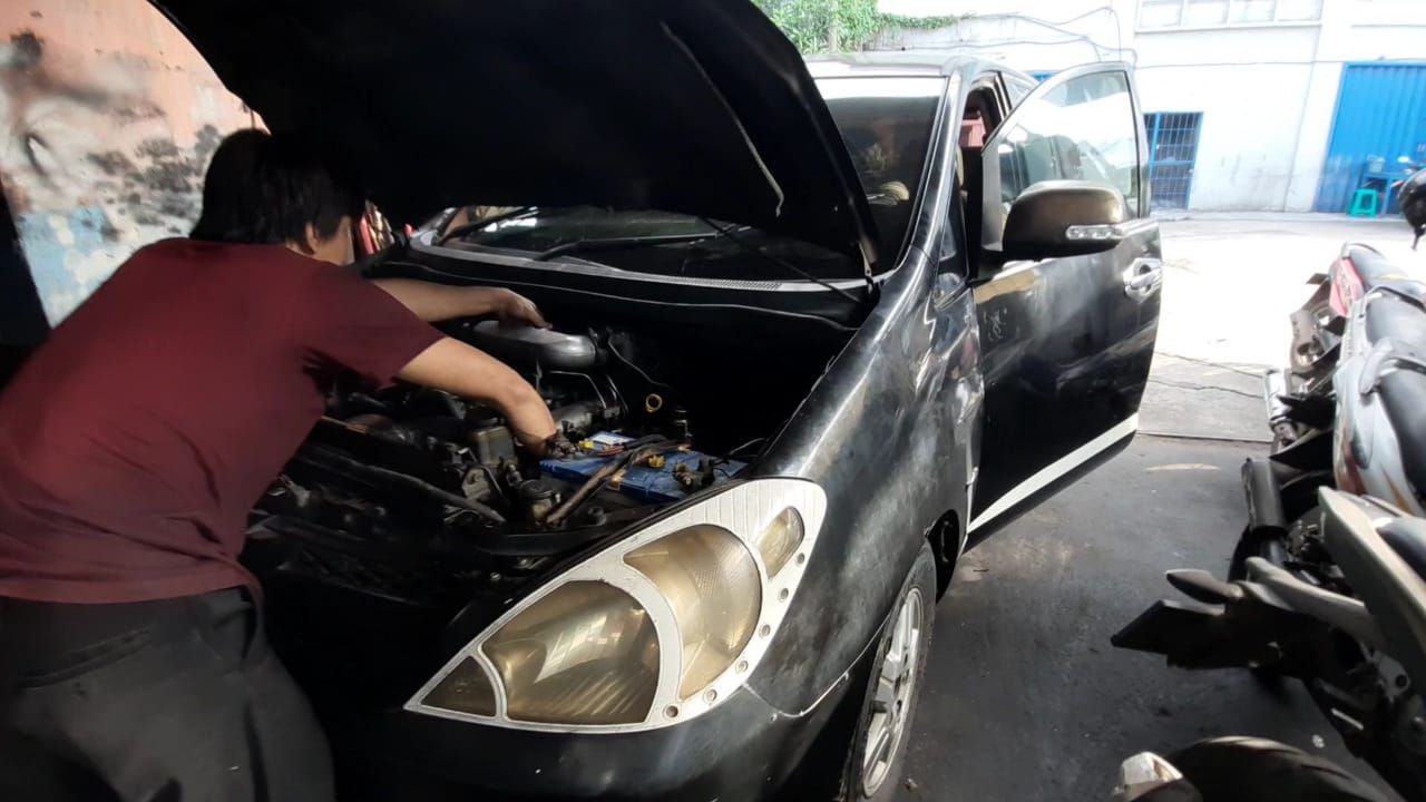 Malas Ganti Oli Transmisi Matik Toyota Innova, Bikin Harga Bekas Turun