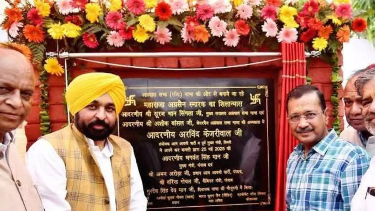 Use of Hindi on Maharaja Agrasen Memorial plaque sparks major row