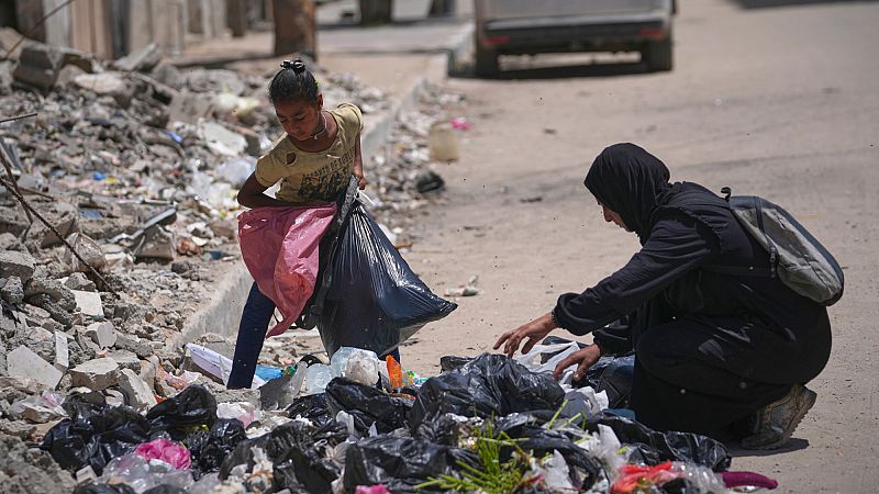 Mother scavenges rubbish to feed children as Gaza faces famine