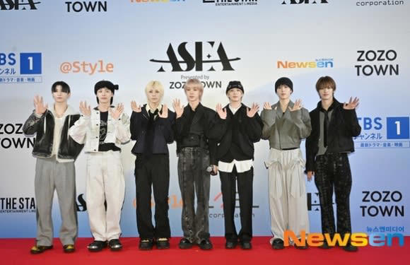 【PHOTO】NEXZ、日本開催「ASEA 2025」のレッドカーペットに登場