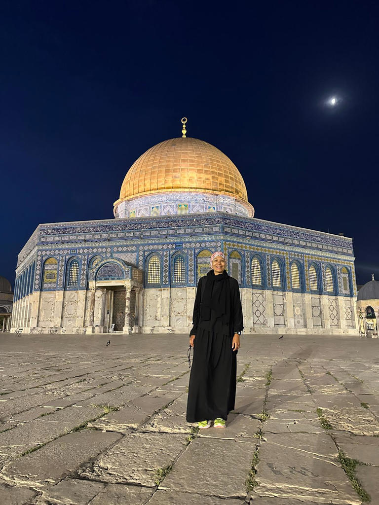 This Moroccan mother is walking 1,600 km from Al-Quds to Mecca for peace