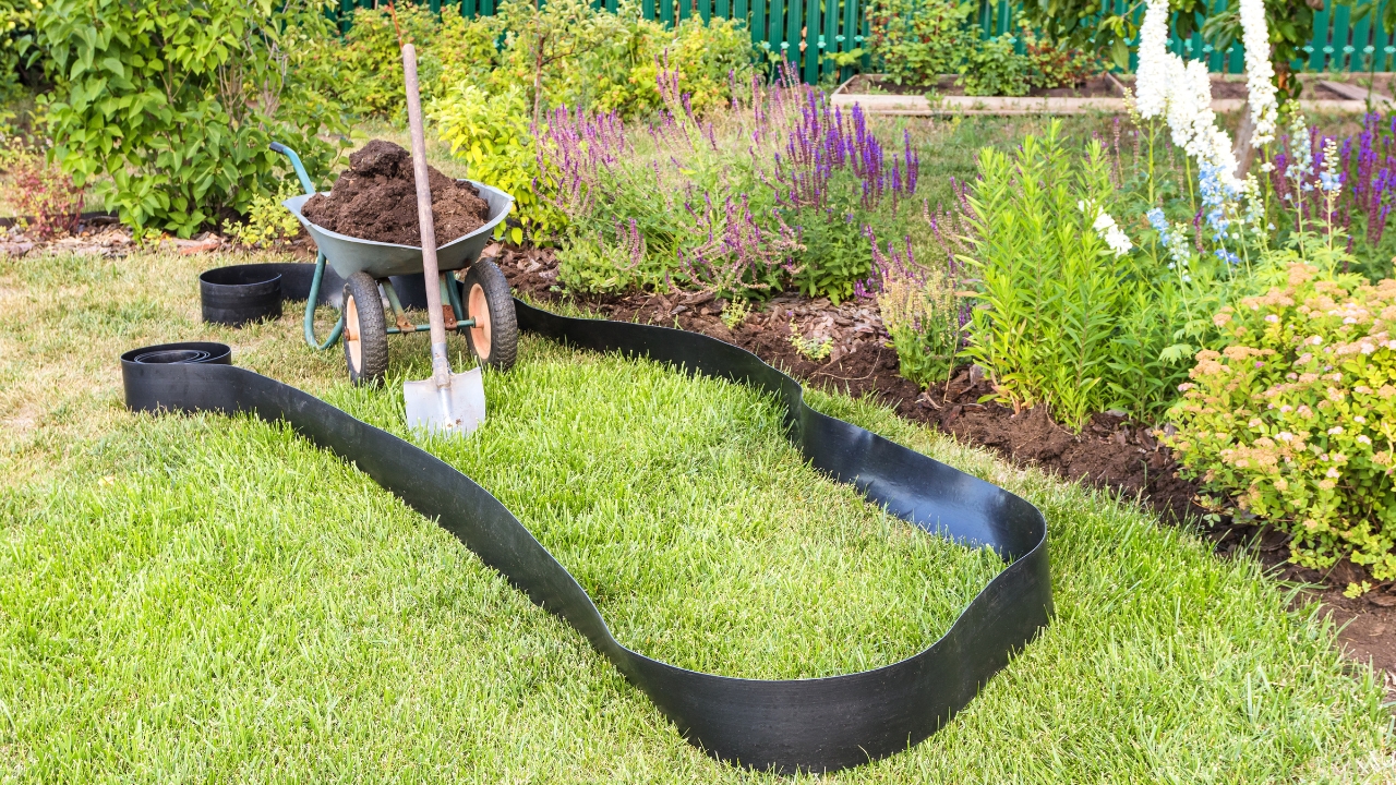 8 yard features that are quietly tanking your curb appeal