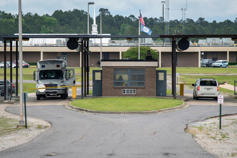 In ‘detention alley,’ a small town benefits from a big ICE facility