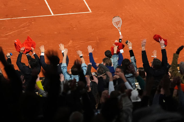 Opponents of home players at French Open deal with insults, whistling ...