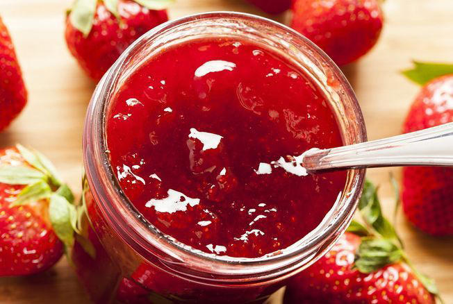Cette confiture de fruits rouges est la meilleure au supermarché, selon ...
