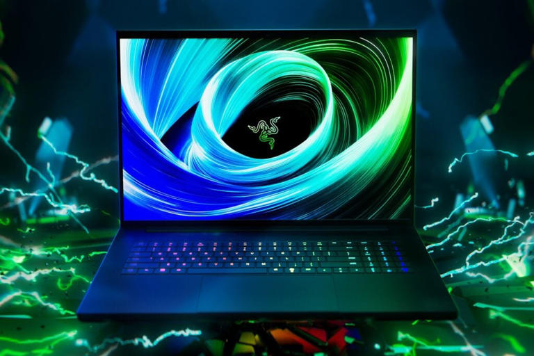 Razer Blade 18 with RTX 5090 Lets You Switch Between 240Hz 4K and 440Hz ...