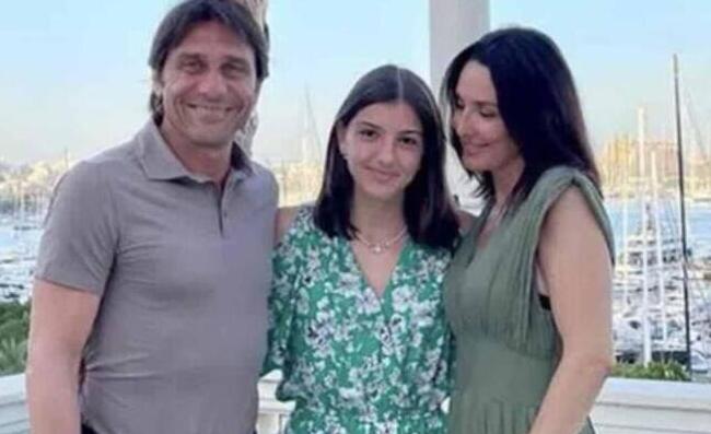Retroscena Conte, ha prolungato il fitto della casa a Napoli. Moglie e ...