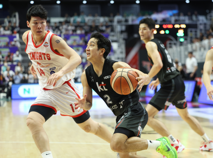 'FA 최대어' 허훈, KCC와 5년 8억원 계약… 친형 허웅과 한솥밥