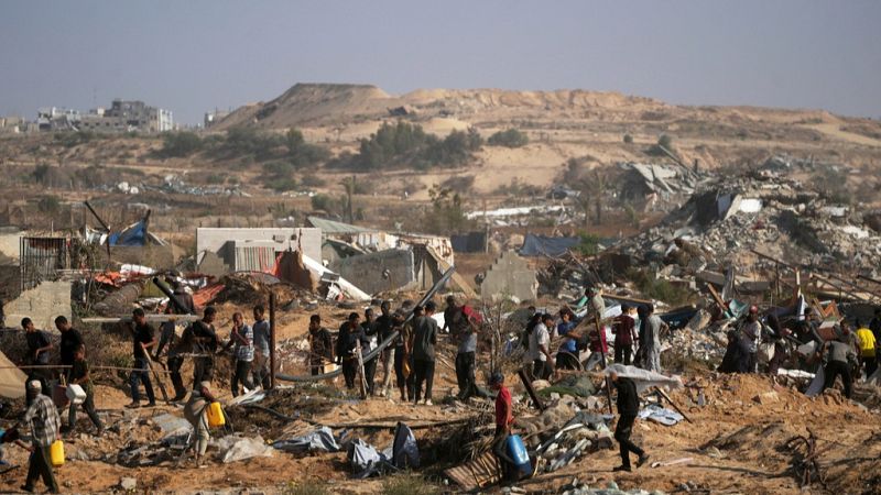 Israeli troops open fire as Gaza crowd overwhelms US-backed aid hub