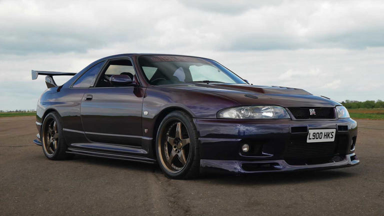 Nissan Skyline GT-R Boasts 1,200-HP RB32 And Sequential Gearbox