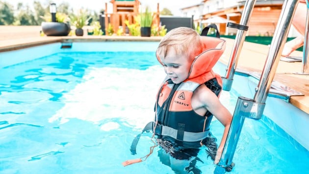 Dreijähriger ertrank in einem Meter tiefen Pool