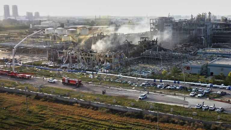 Au moins cinq morts et 19 blessés dans l'explosion d'une usine chimique ...