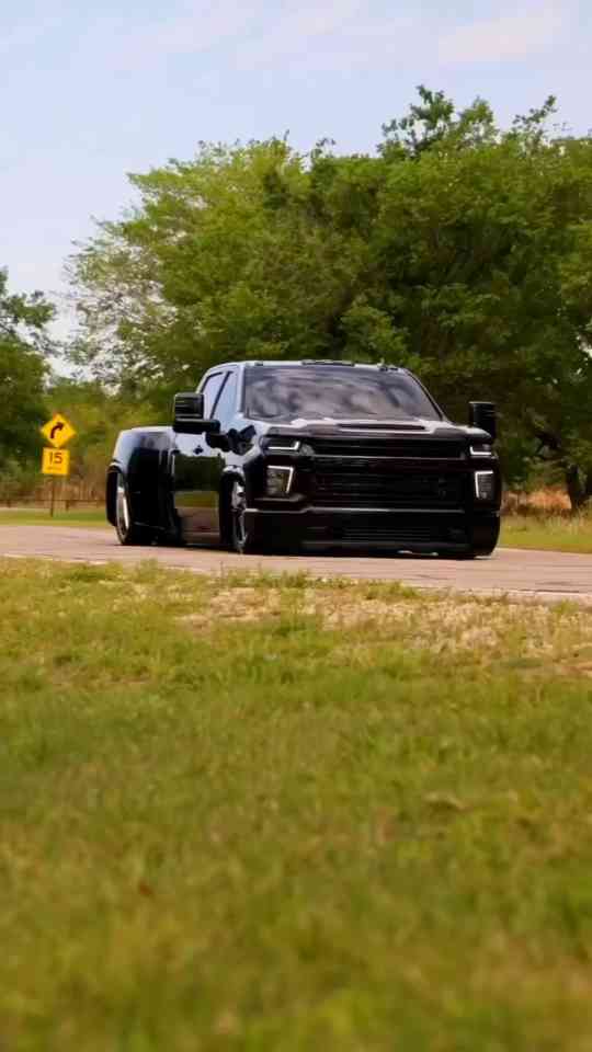 This Lowered dually goes hard