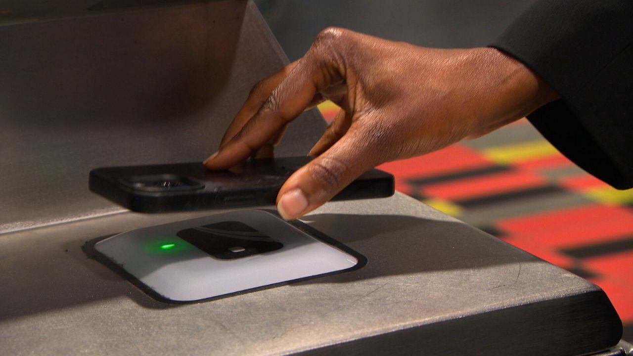 Montrealers closer to tapping phones to pay for transit, but more ...