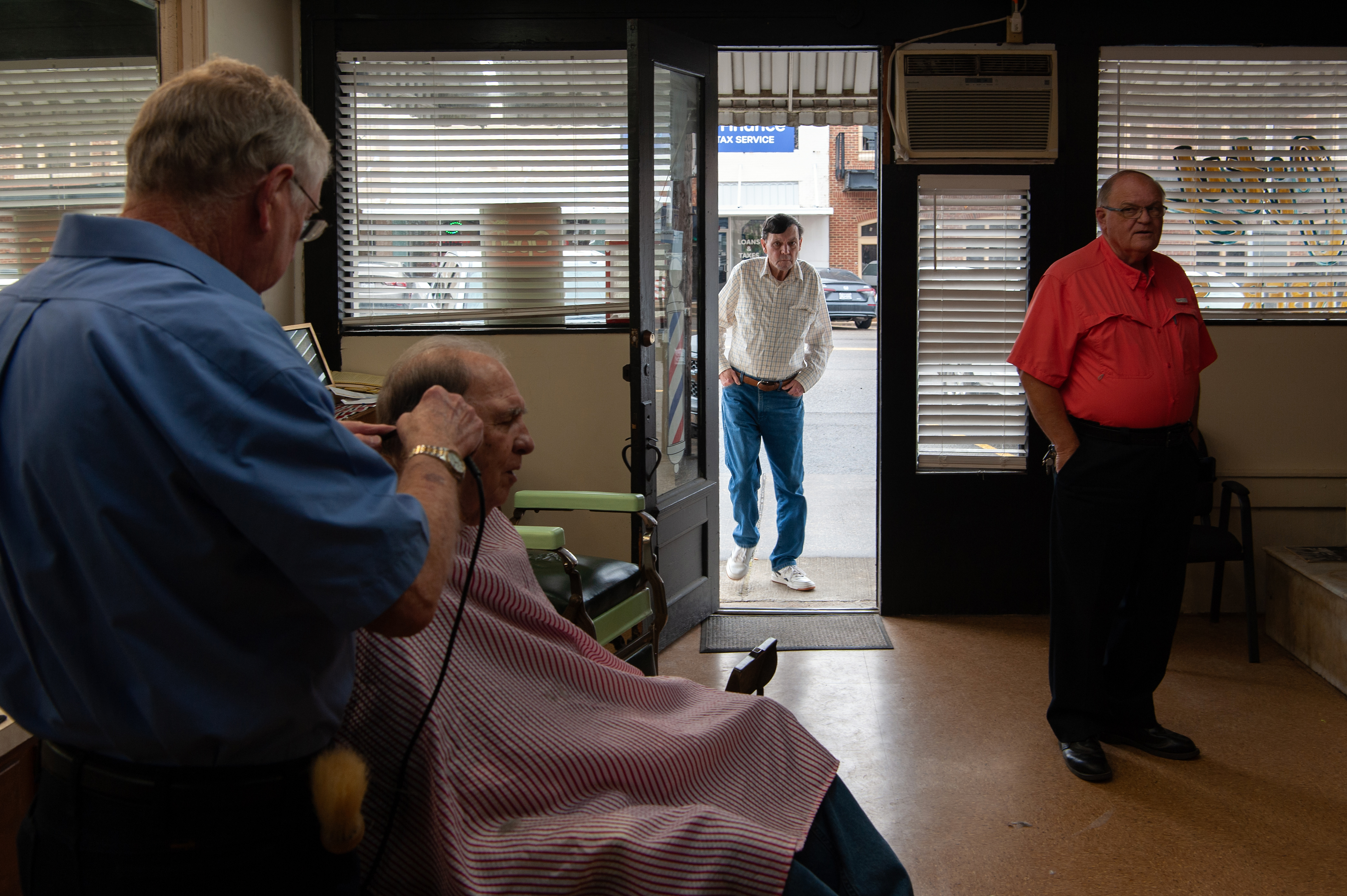 In ‘detention alley,’ a small town benefits from a big ICE facility