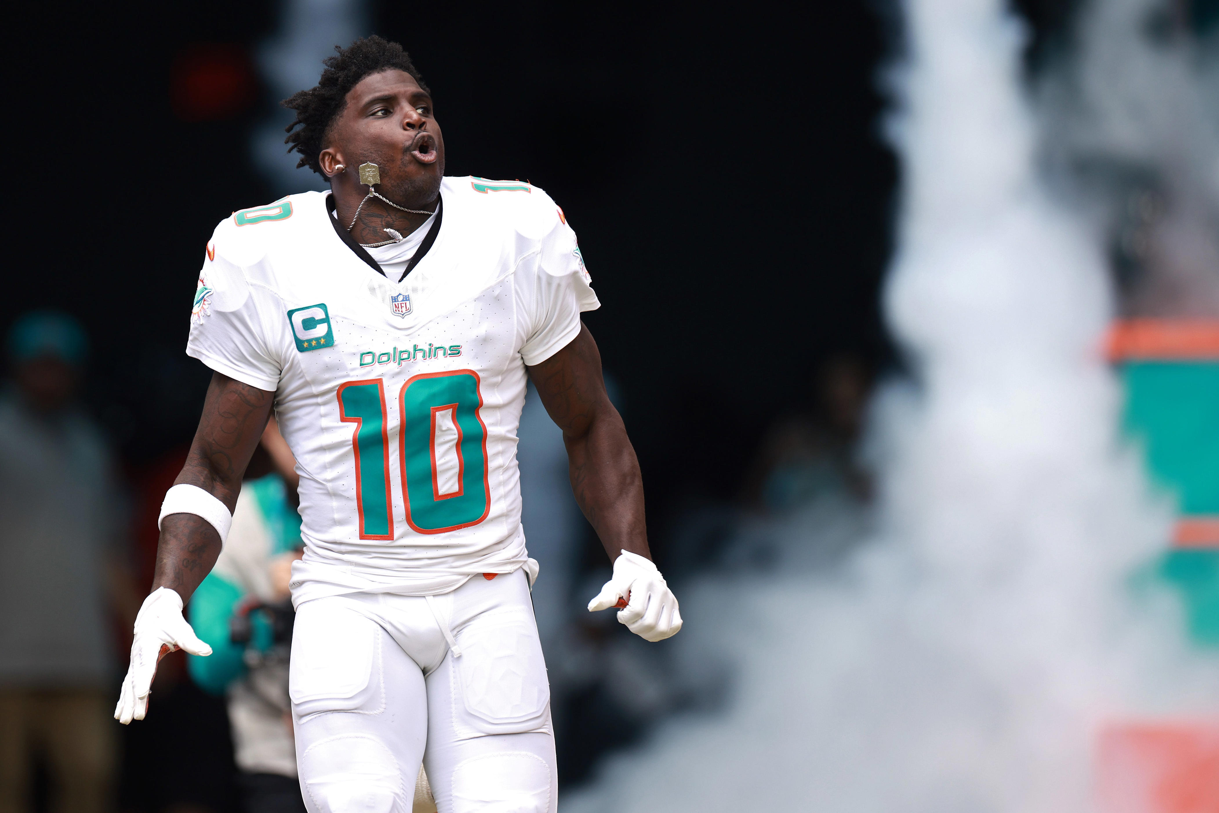 Tyreek Hill blasts Bills, calling fans stupid and mocking their brains ...